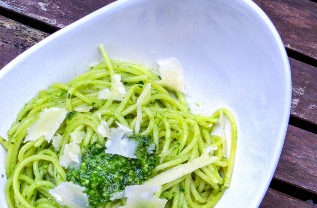 Spaghetti Mit Spinat Basilikum Pesto Food With Love