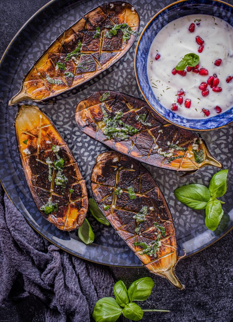 Gebackene Auberginen mit Joghurtdip – food with love