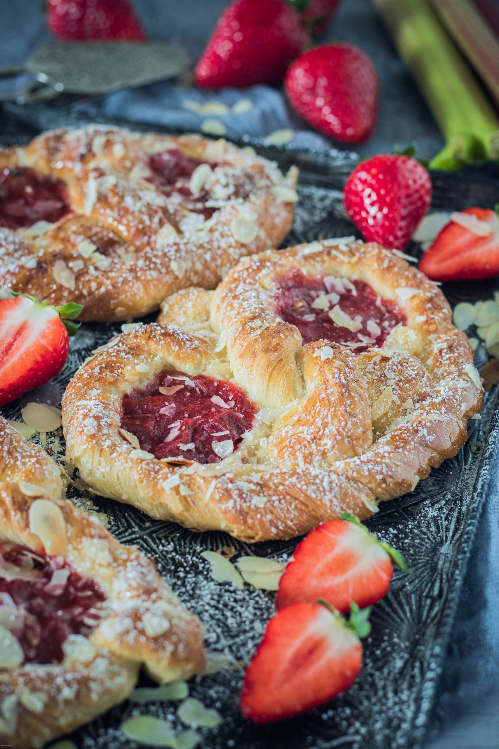Erdbeer-Rhabarber-Teilchen – food with love