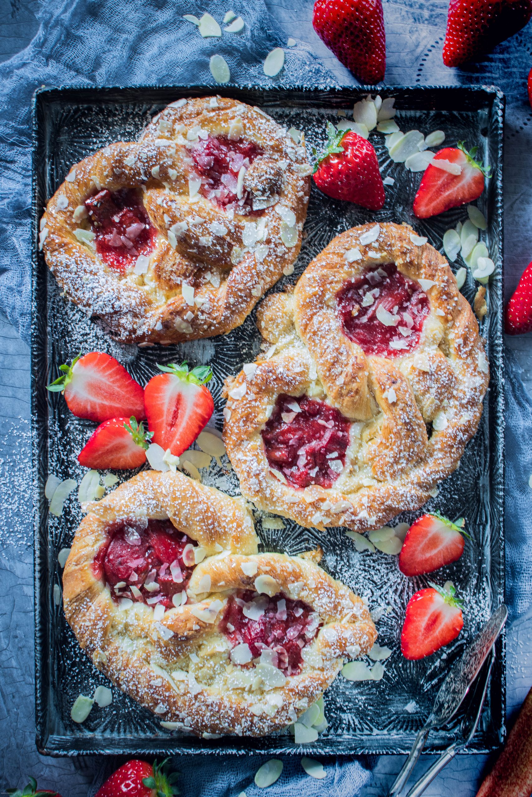 Erdbeer-Rhabarber-Teilchen – food with love